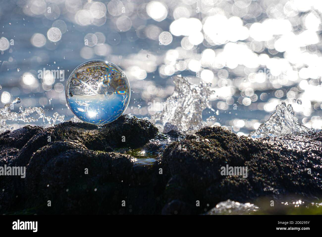 Refractive index glass of water hi-res stock photography and images - Alamy