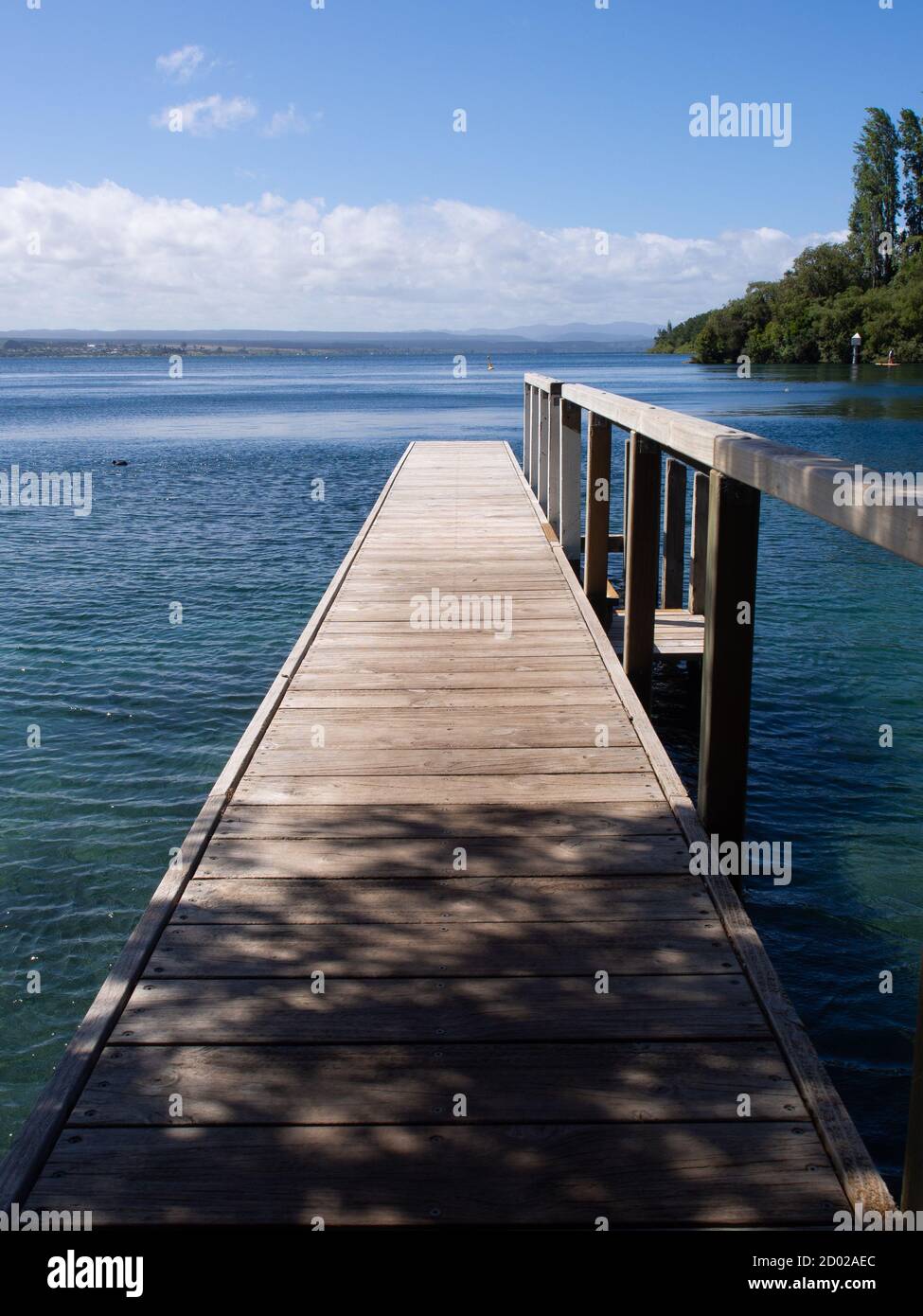 Jetty Into The Lake At Acacia Bay Lake Taupo Stock Photo - Alamy