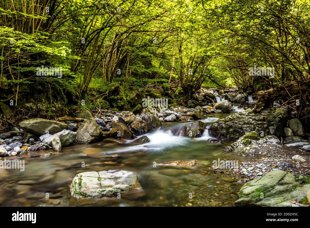 Waterfall water running down wet hi-res stock photography and images ...