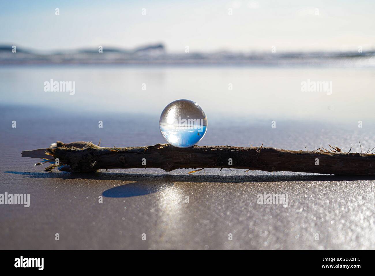 Refractive index glass of water hi-res stock photography and images - Alamy