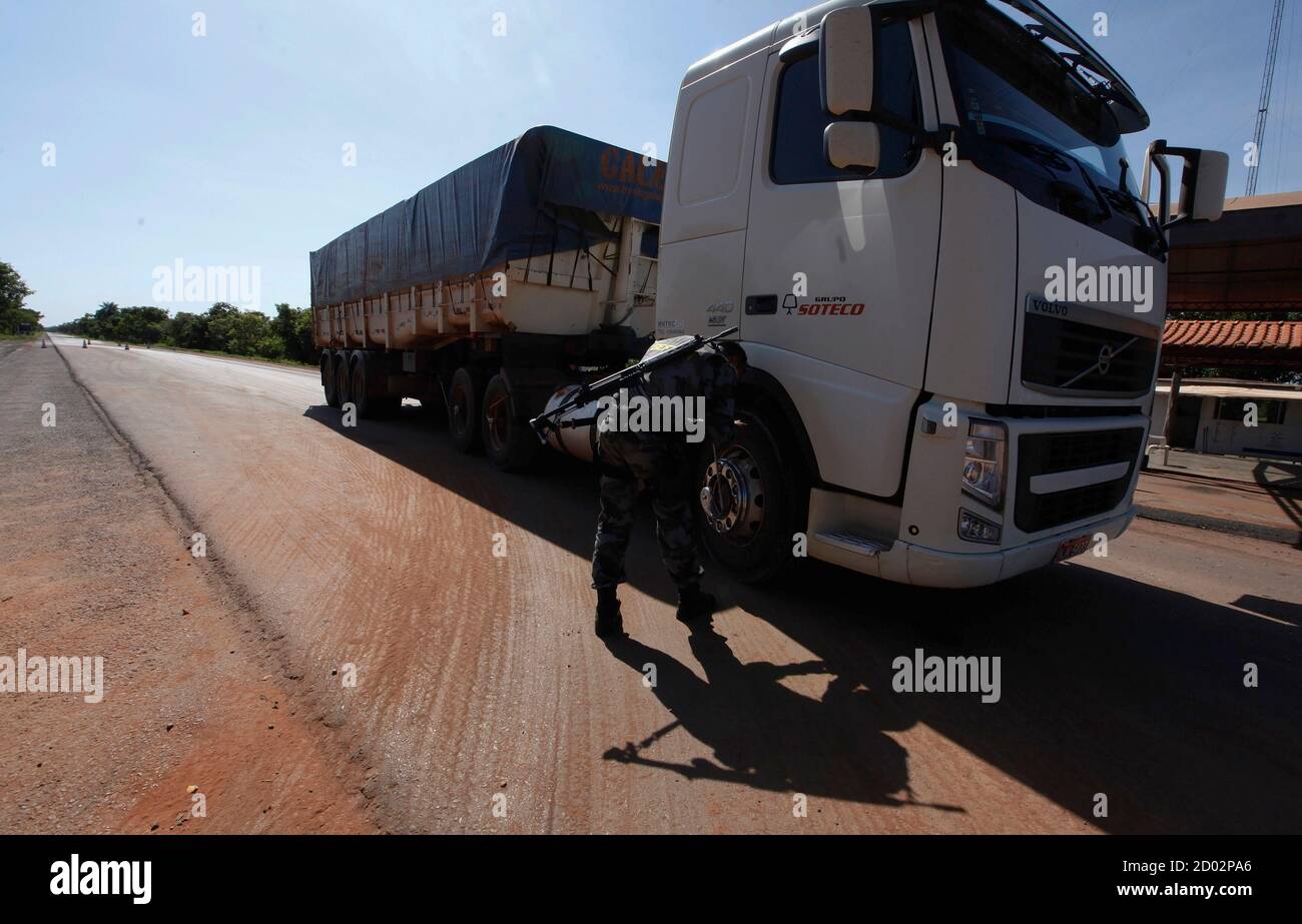 Secure border dramatic hi-res stock photography and images - Alamy