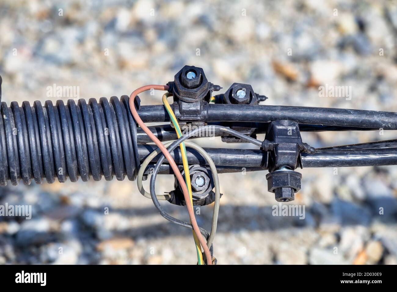 Electrical wire splicing, connect electrical wires at the construction ...