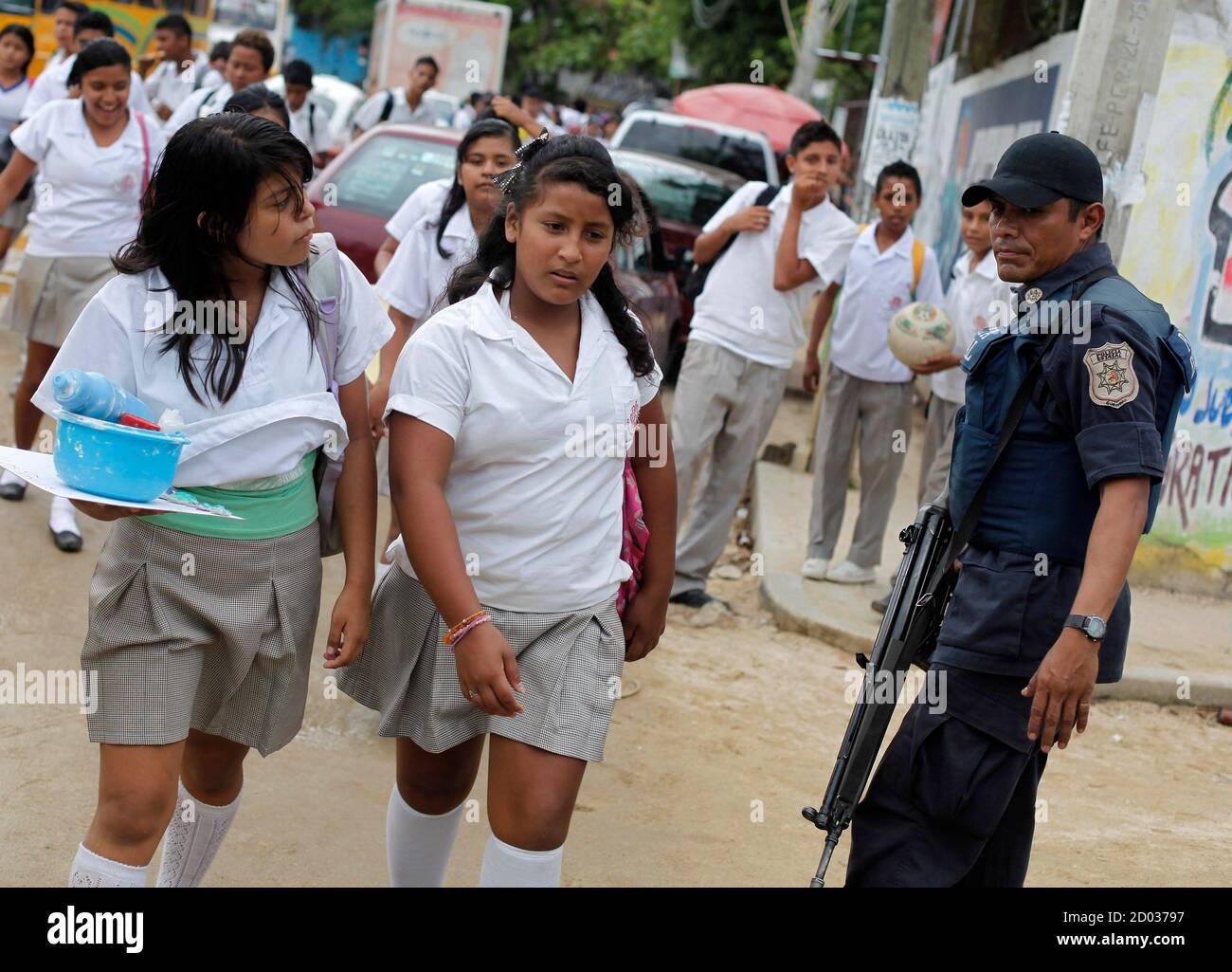 Girl gangs hi-res stock photography and images - Alamy