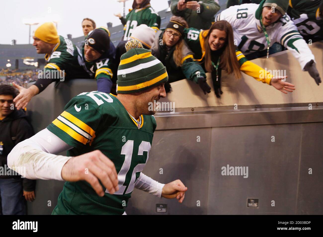 Nfl fans cheering hi-res stock photography and images - Alamy