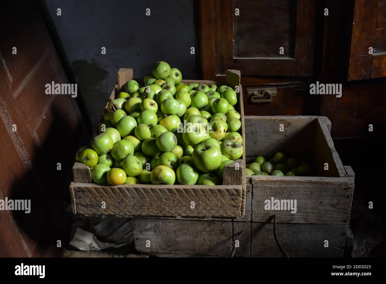 Apple packaging box fruit hi-res stock photography and images - Alamy