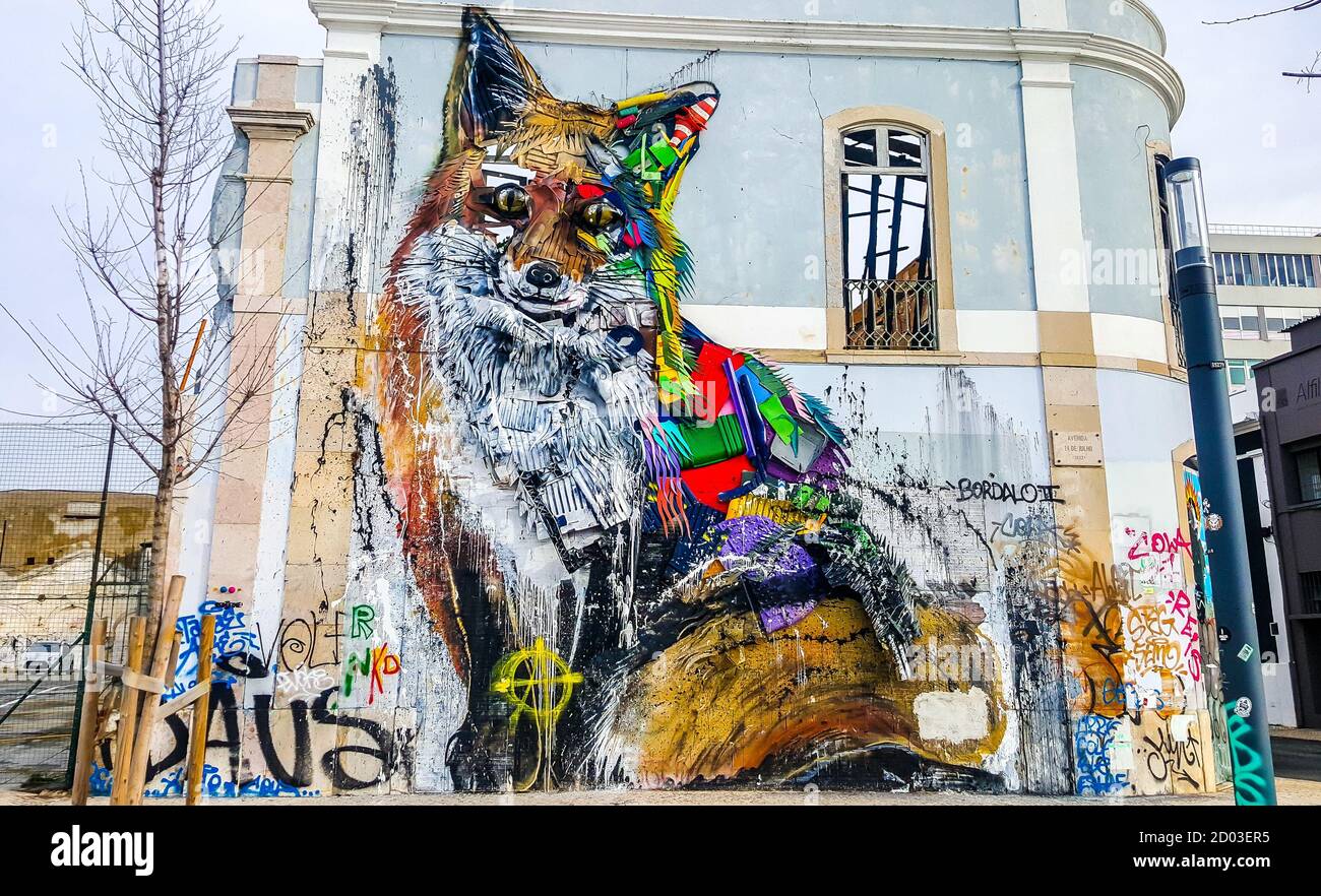 Fox street art lisbon hi-res stock photography and images - Alamy