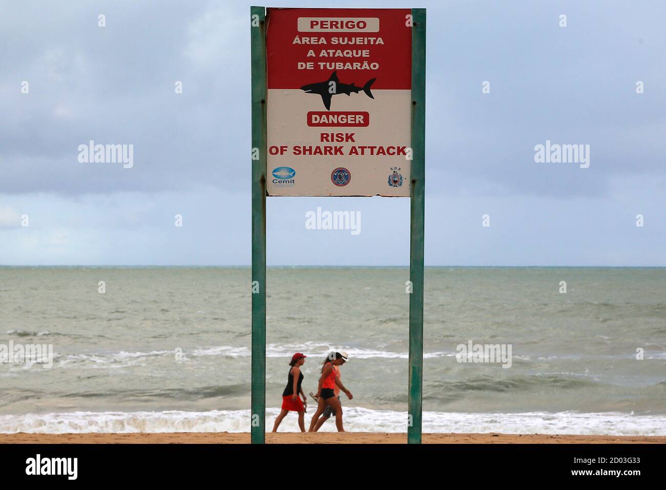 Shark attack warning sign hi-res stock photography and images - Alamy