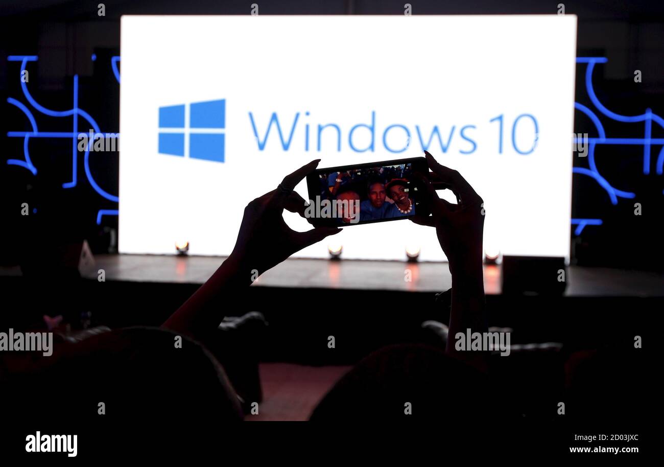 Microsoft windows 10 launch hi-res stock photography and images - Alamy