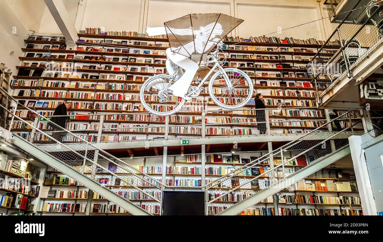 Bookshop "Livraria Ler Devagar". Lisboa, Portugal Stock Photo - Alamy