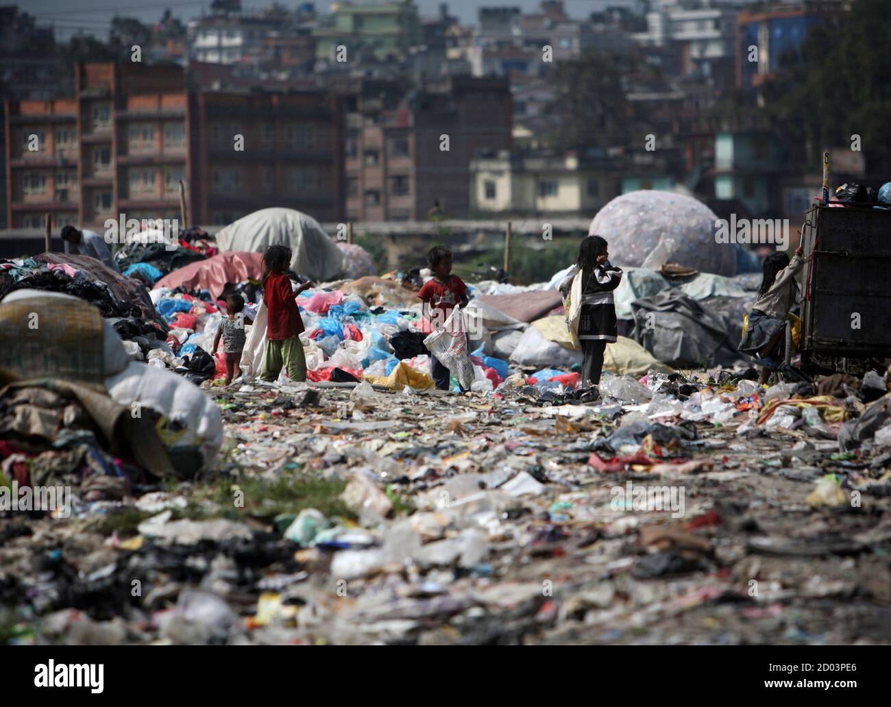 Slums on river bank hi-res stock photography and images - Alamy