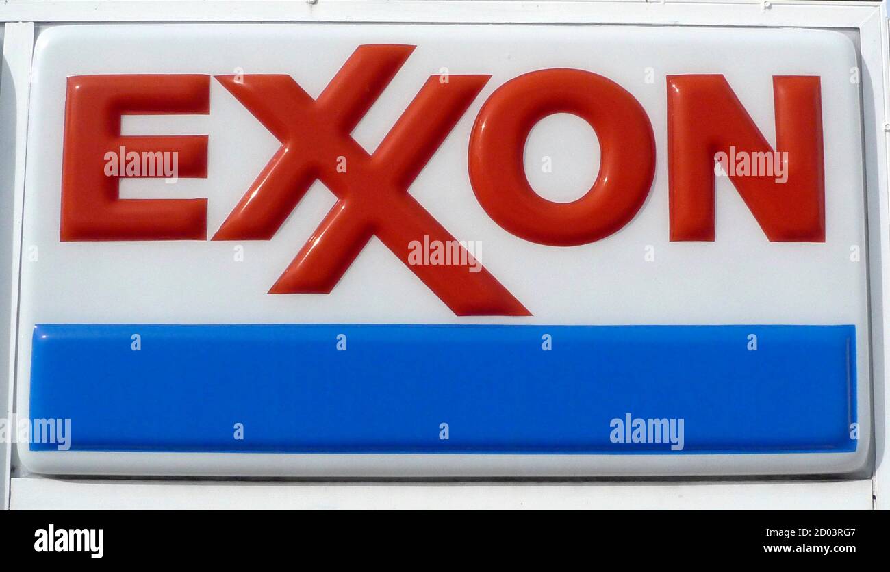 Mobil oil logo hi-res stock photography and images - Alamy