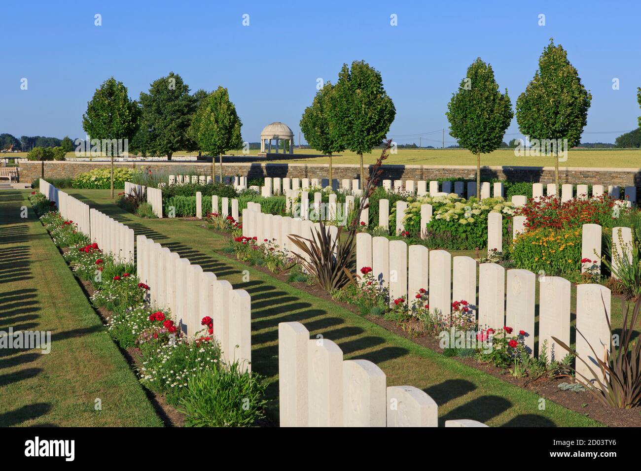 Graves at the (First and Second World War) Bedford House Cemetery ...