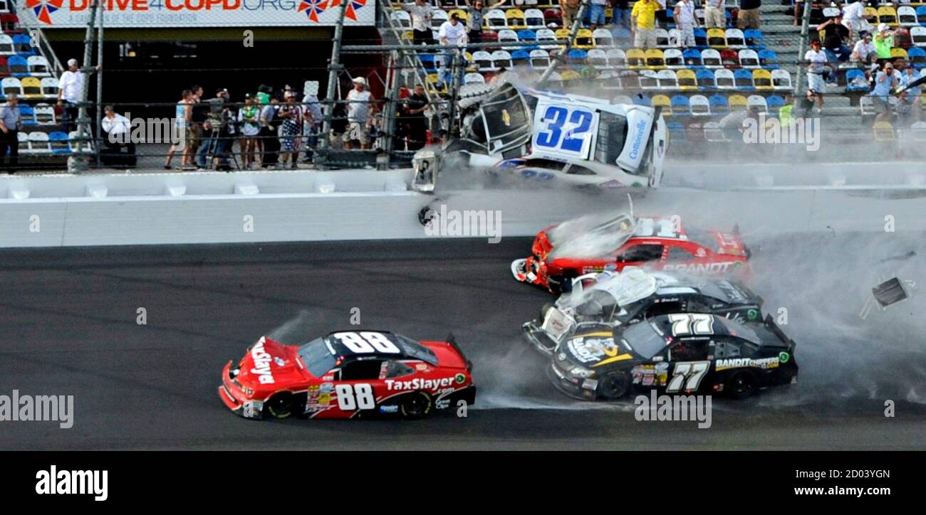 Nascar driver kyle larson 32 hi-res stock photography and images - Alamy