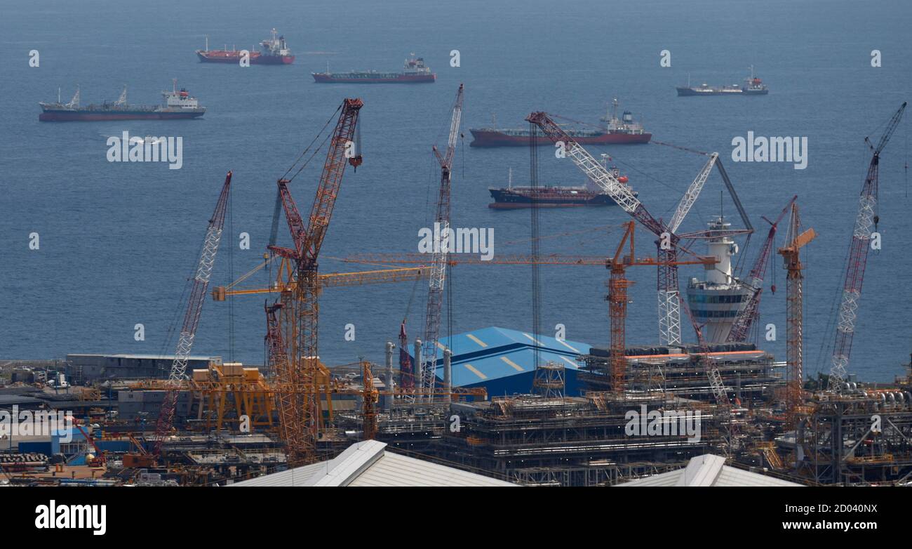 Hyundai heavy industries shipyard hi-res stock photography and images ...