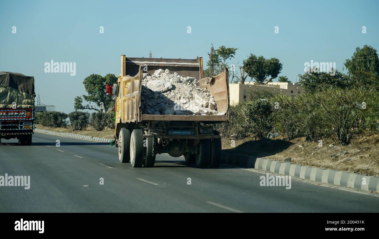 Unsafe truck hi-res stock photography and images - Alamy