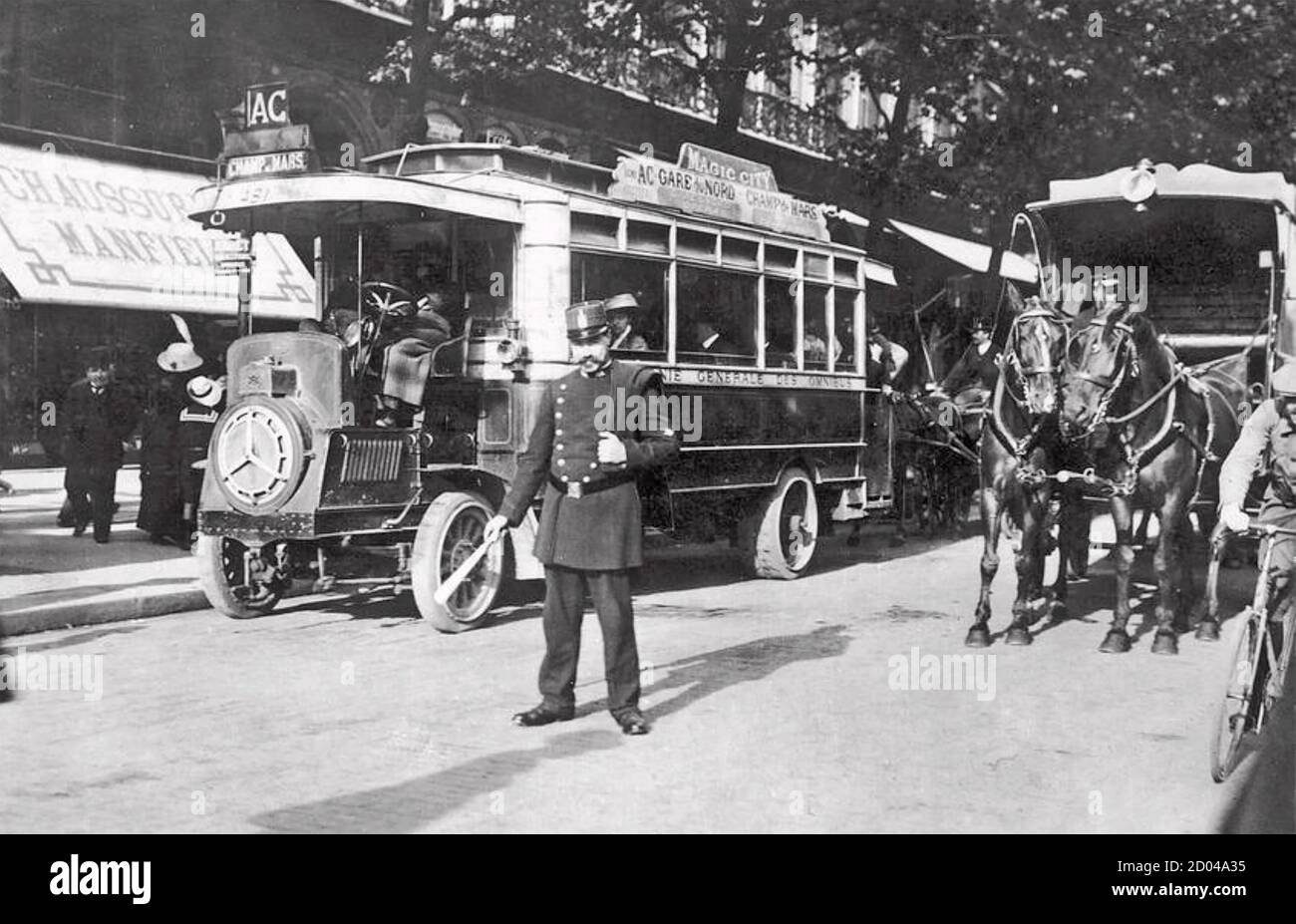 1900s paris hi-res stock photography and images - Alamy