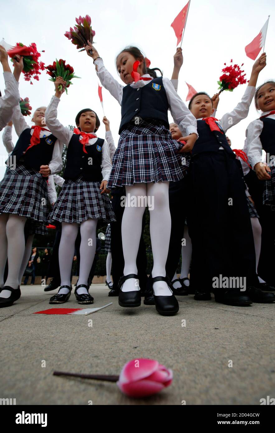 Bahrain children flags hi-res stock photography and images - Alamy