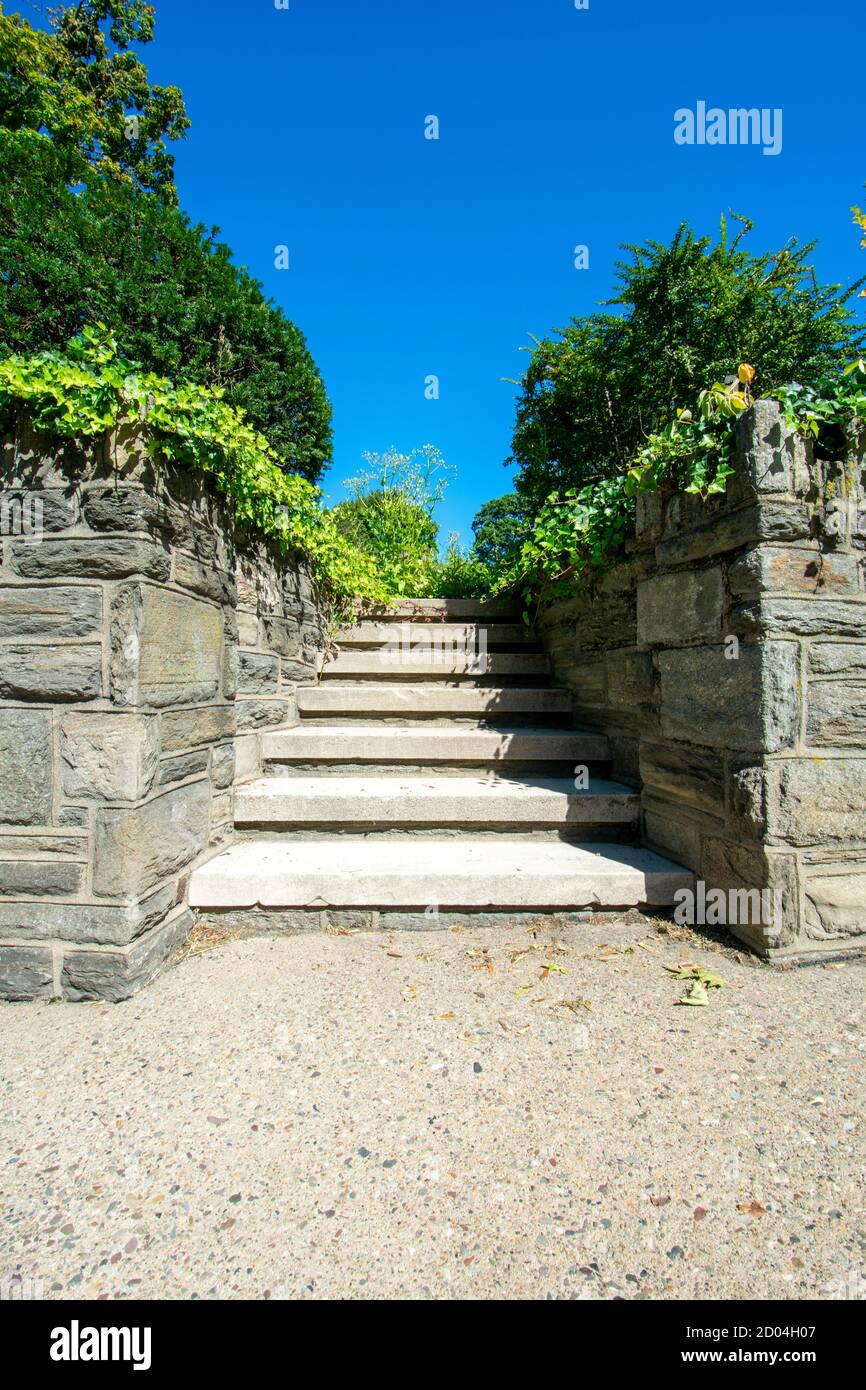 Long narrow pathway hi-res stock photography and images - Alamy