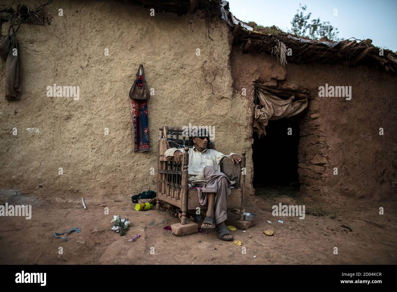 Pakistan house family hi-res stock photography and images - Alamy
