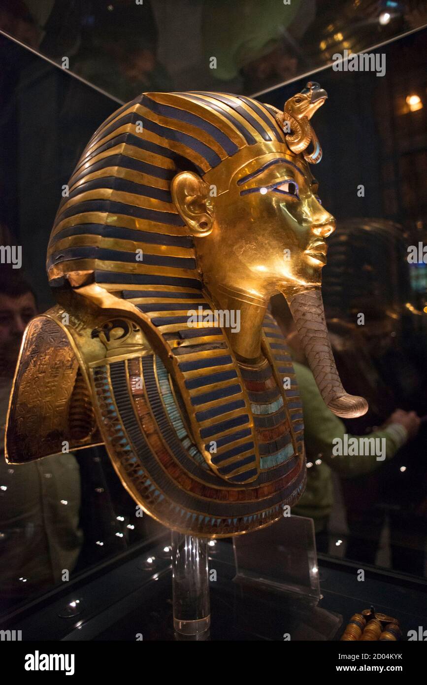 Tutankhamun mask back hi-res stock photography and images - Alamy
