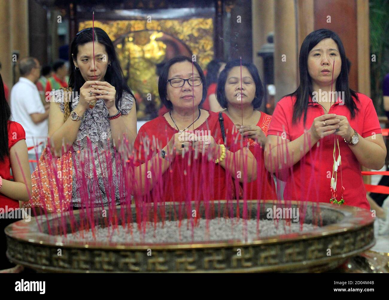 Buddhist temple in manila hi-res stock photography and images - Alamy
