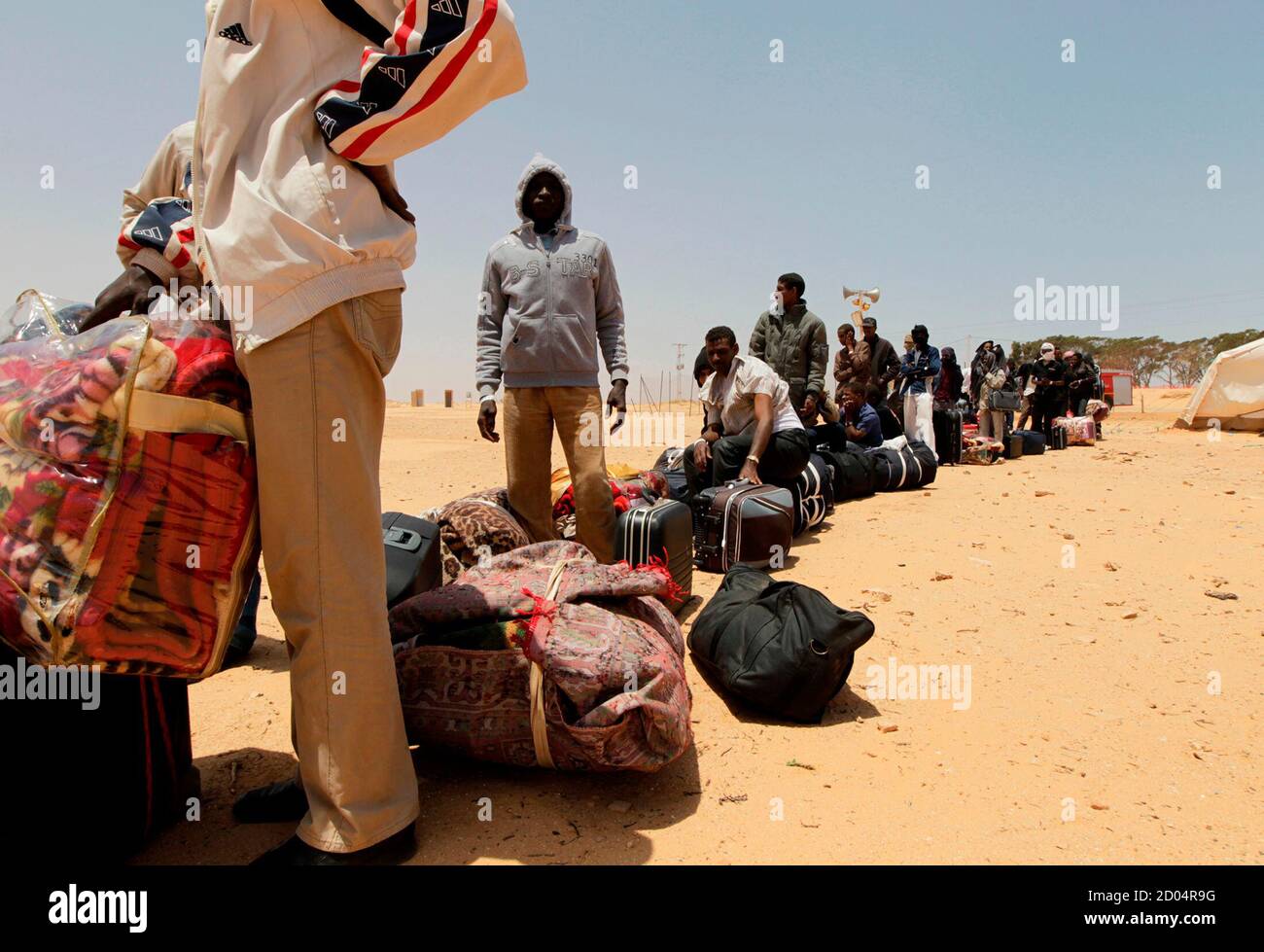 African border queue hi-res stock photography and images - Alamy