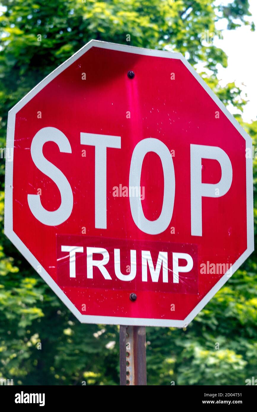 Addition sign hi-res stock photography and images - Alamy