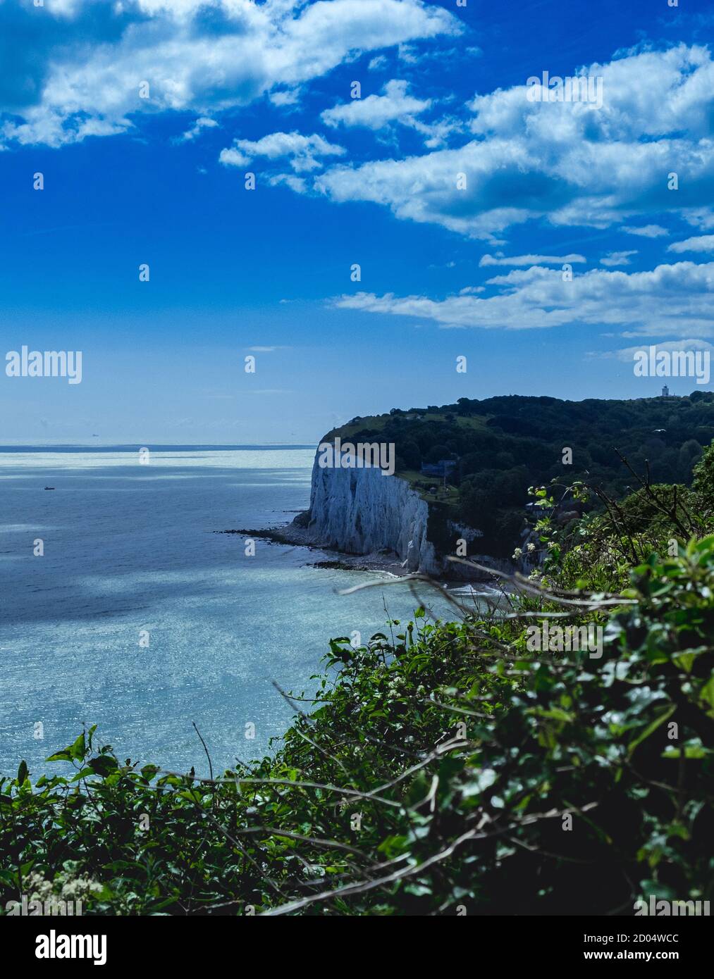 Clear views of a white cliff in Dover Stock Photo - Alamy