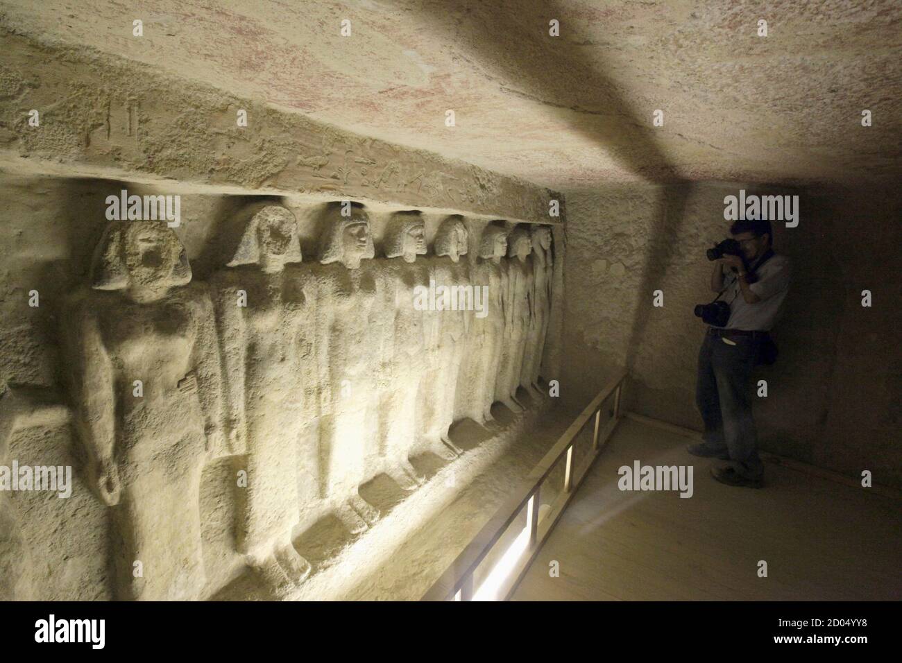 Pyramid interior giza hi-res stock photography and images - Alamy