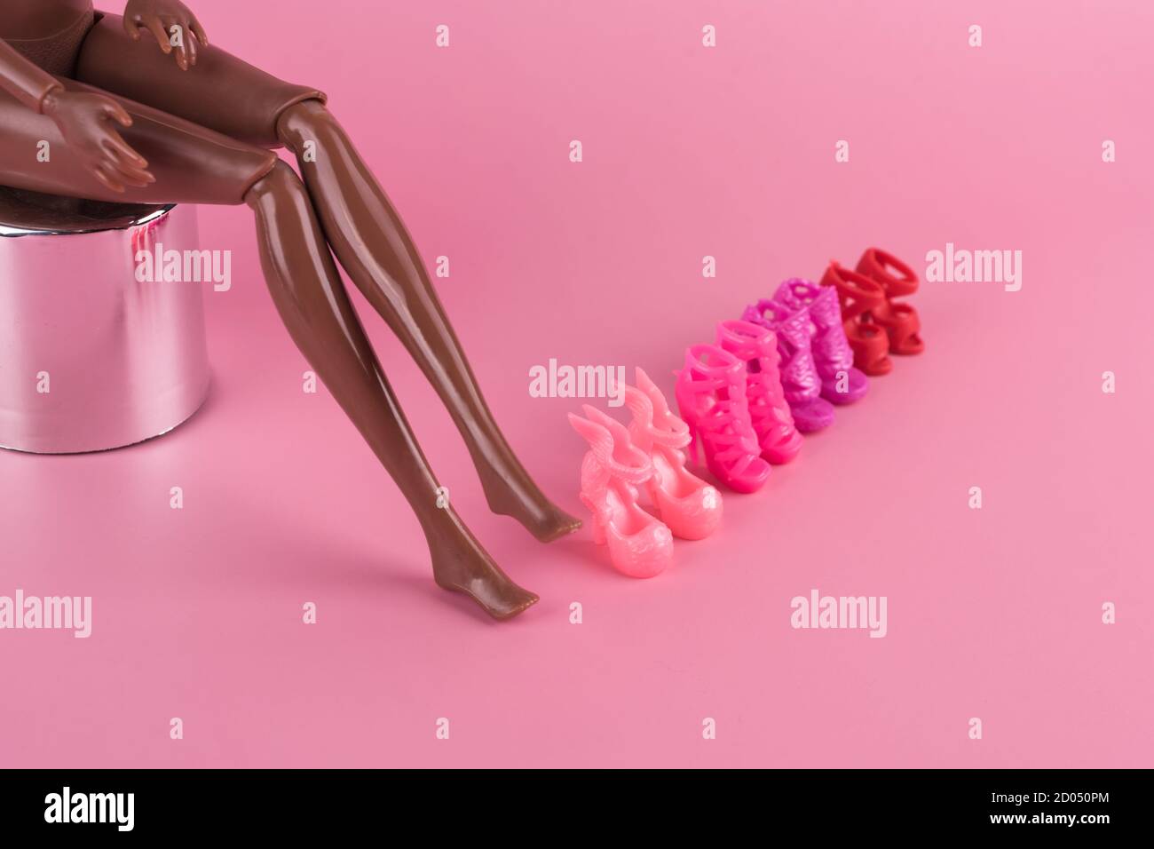 Long skinny legs hi-res stock photography and images - Alamy