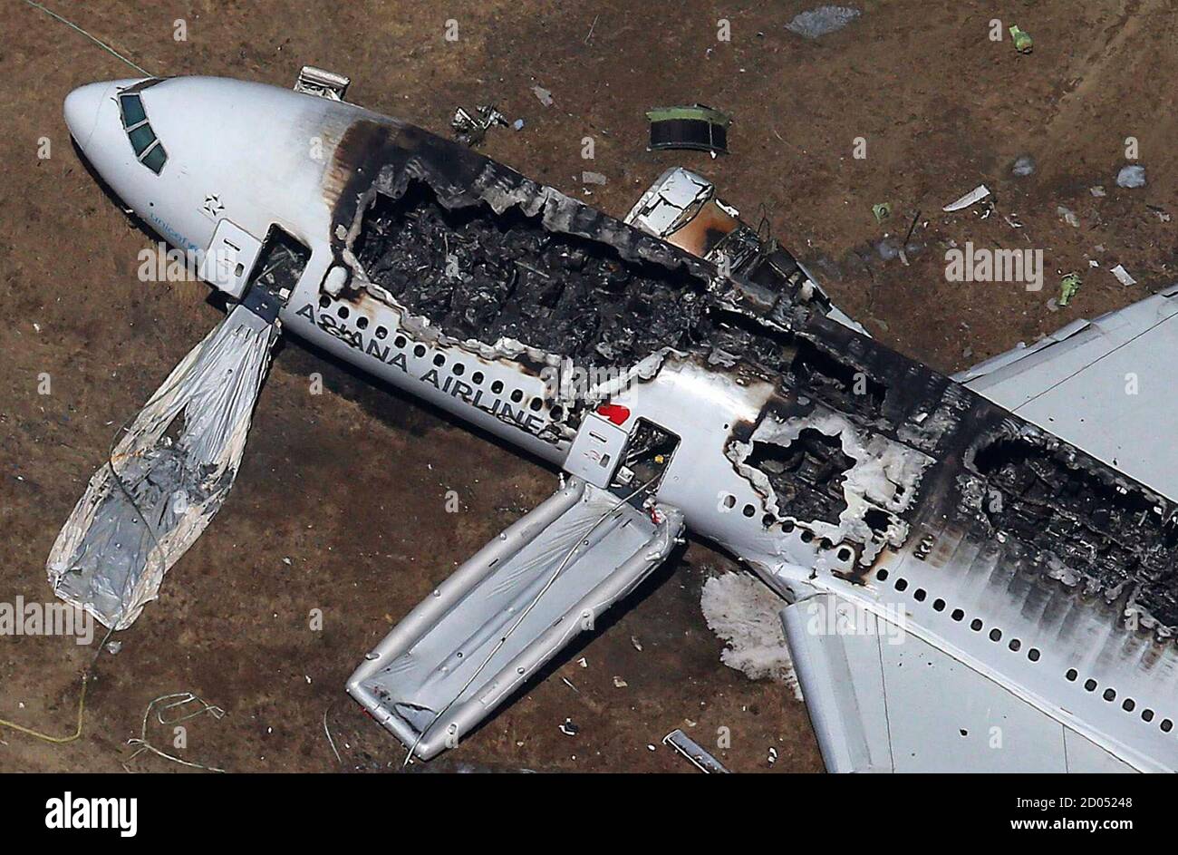 Aerial view of boeing 777 hi-res stock photography and images - Alamy