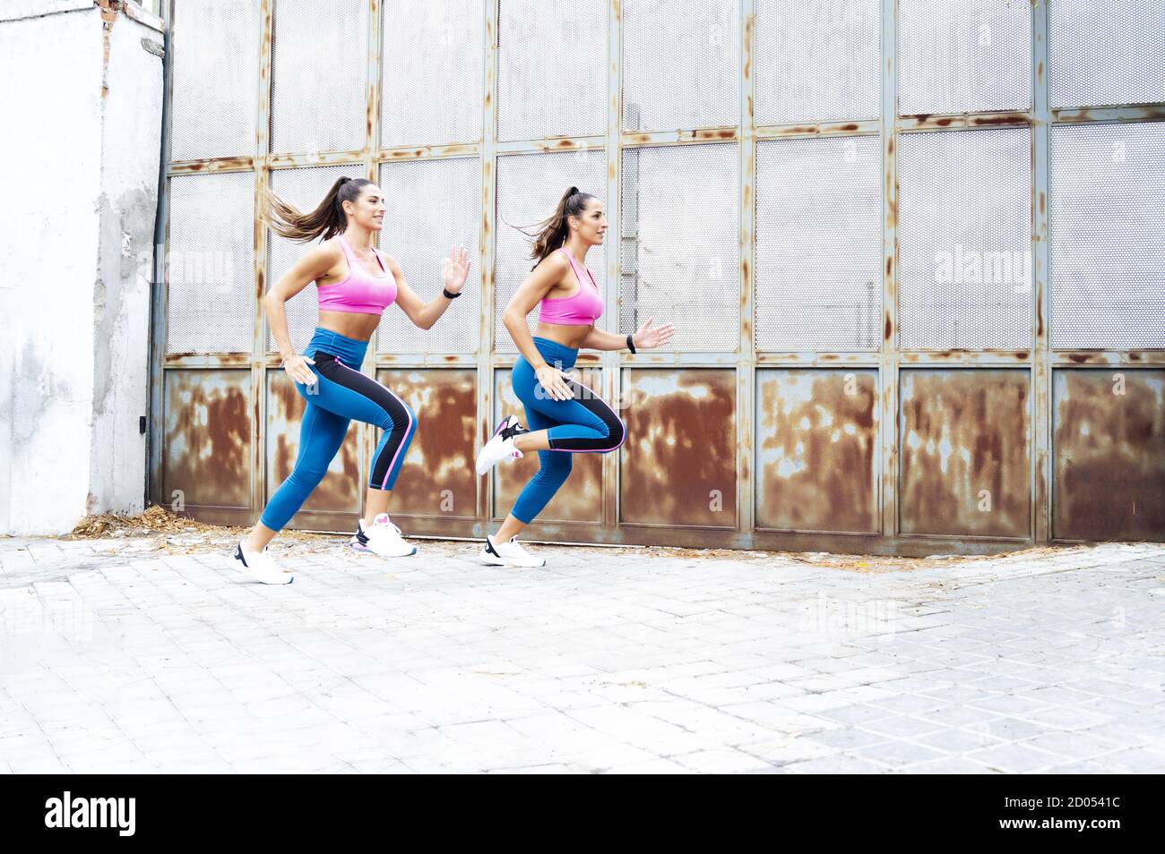 Sisters and fit hi-res stock photography and images - Alamy