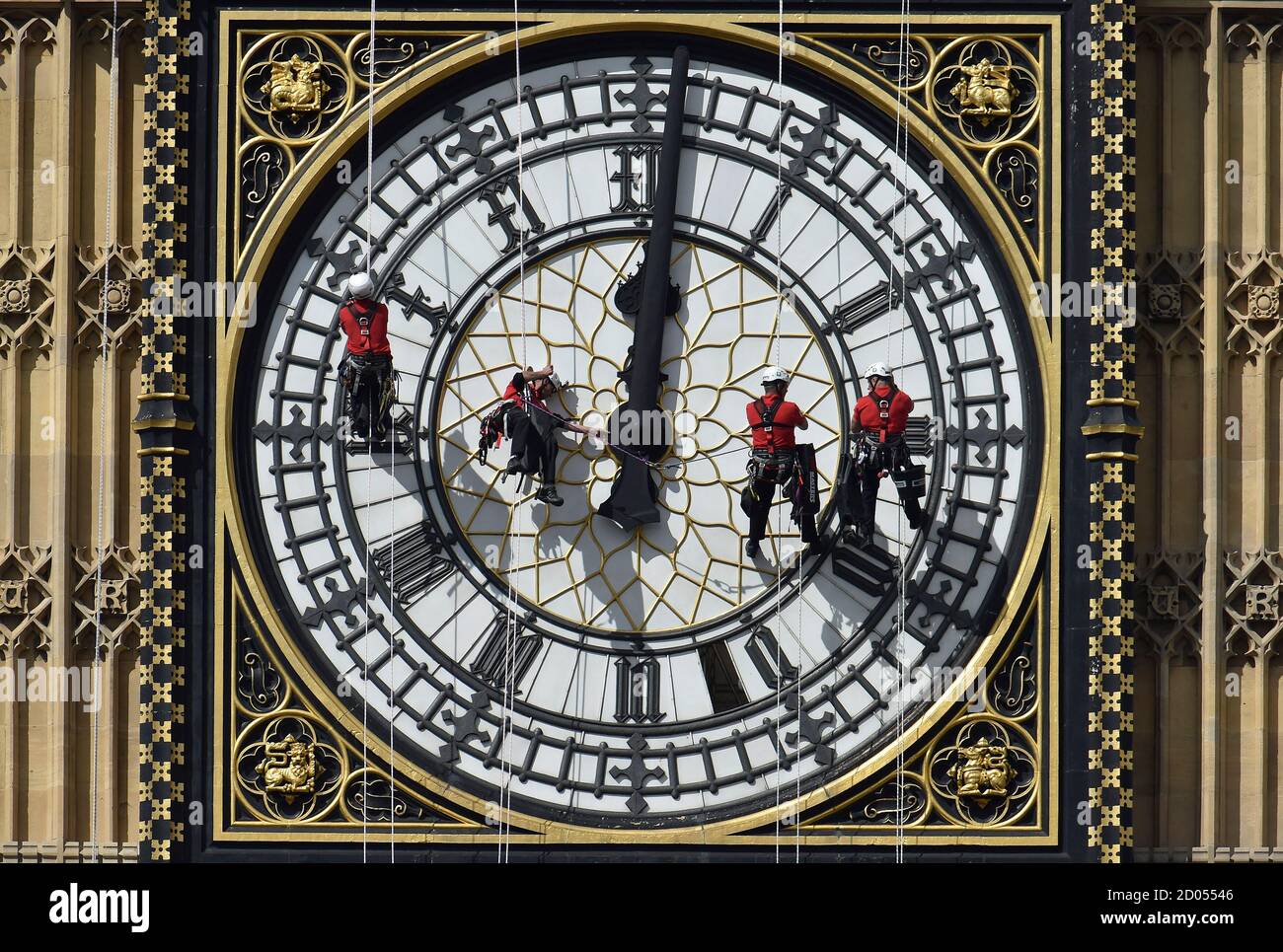 Cleaning big ben clock 2014 hi-res stock photography and images - Alamy