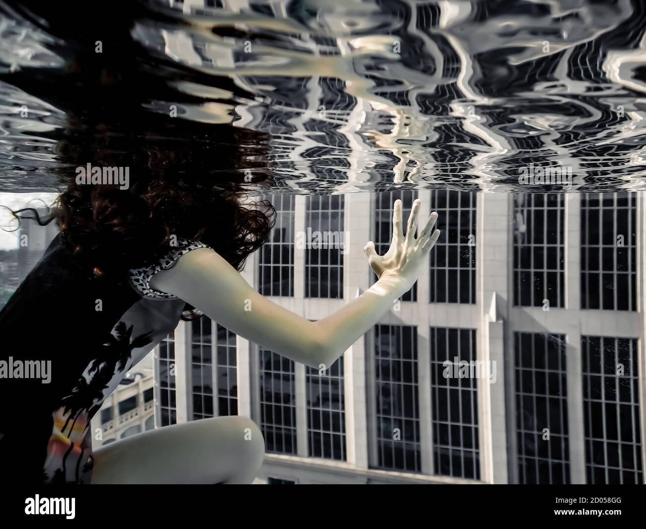 Hand reaching underwater hi-res stock photography and images - Alamy