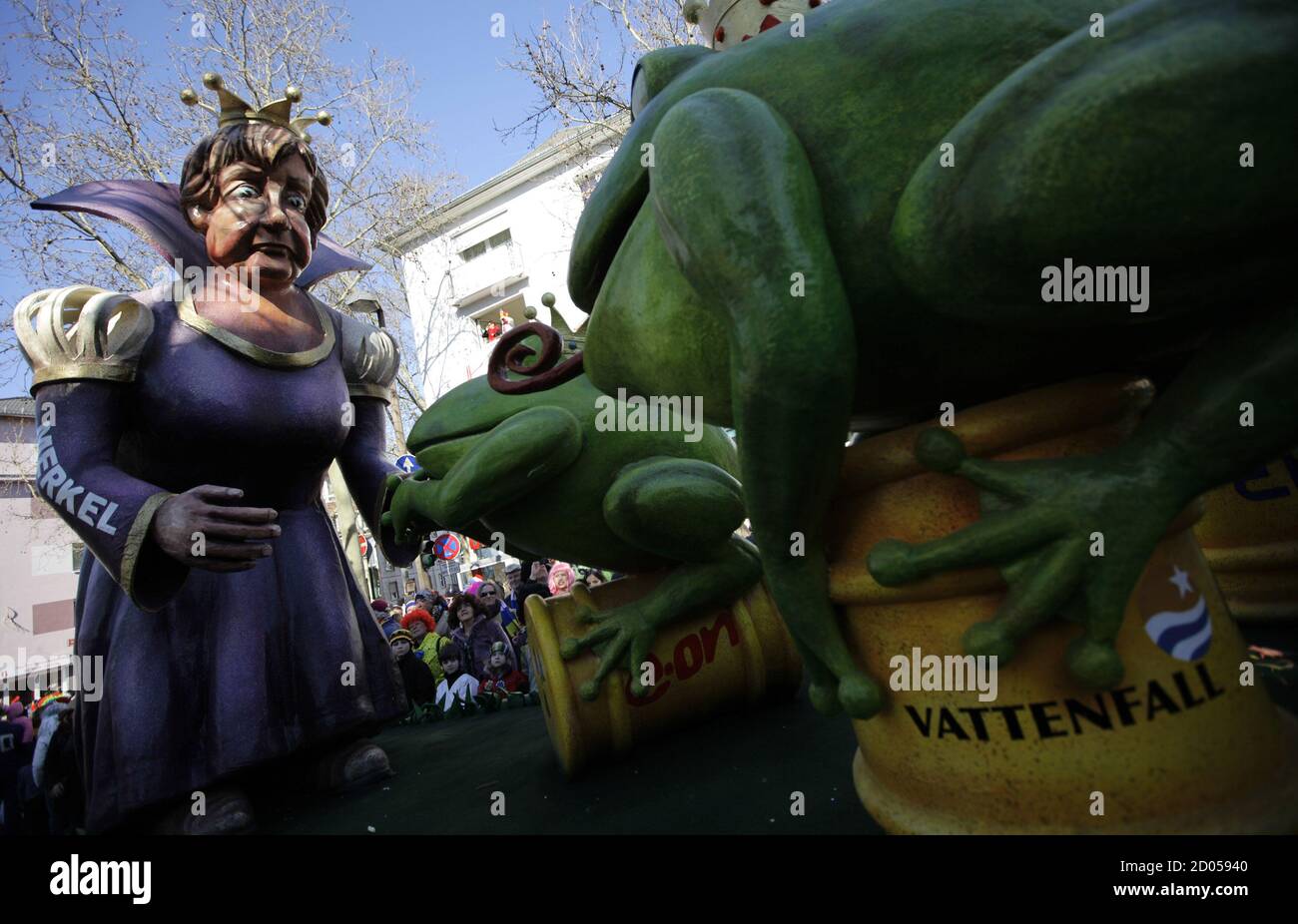 Papier mache floats hi-res stock photography and images - Alamy