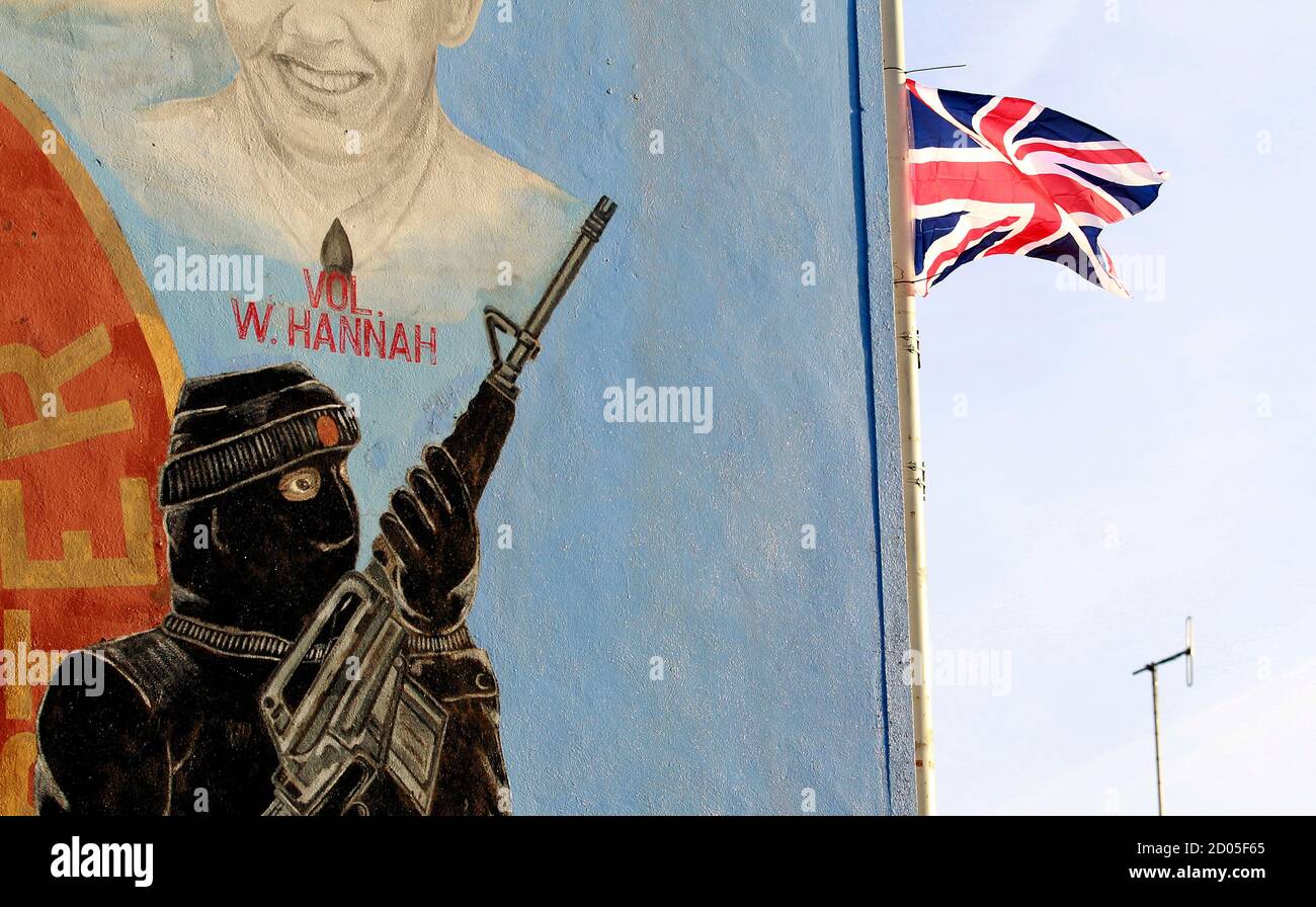 A loyalist mural in the shankill area of belfast hi-res stock ...