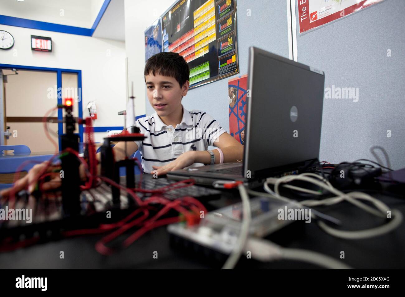 Middle school classroom project hi-res stock photography and images - Alamy