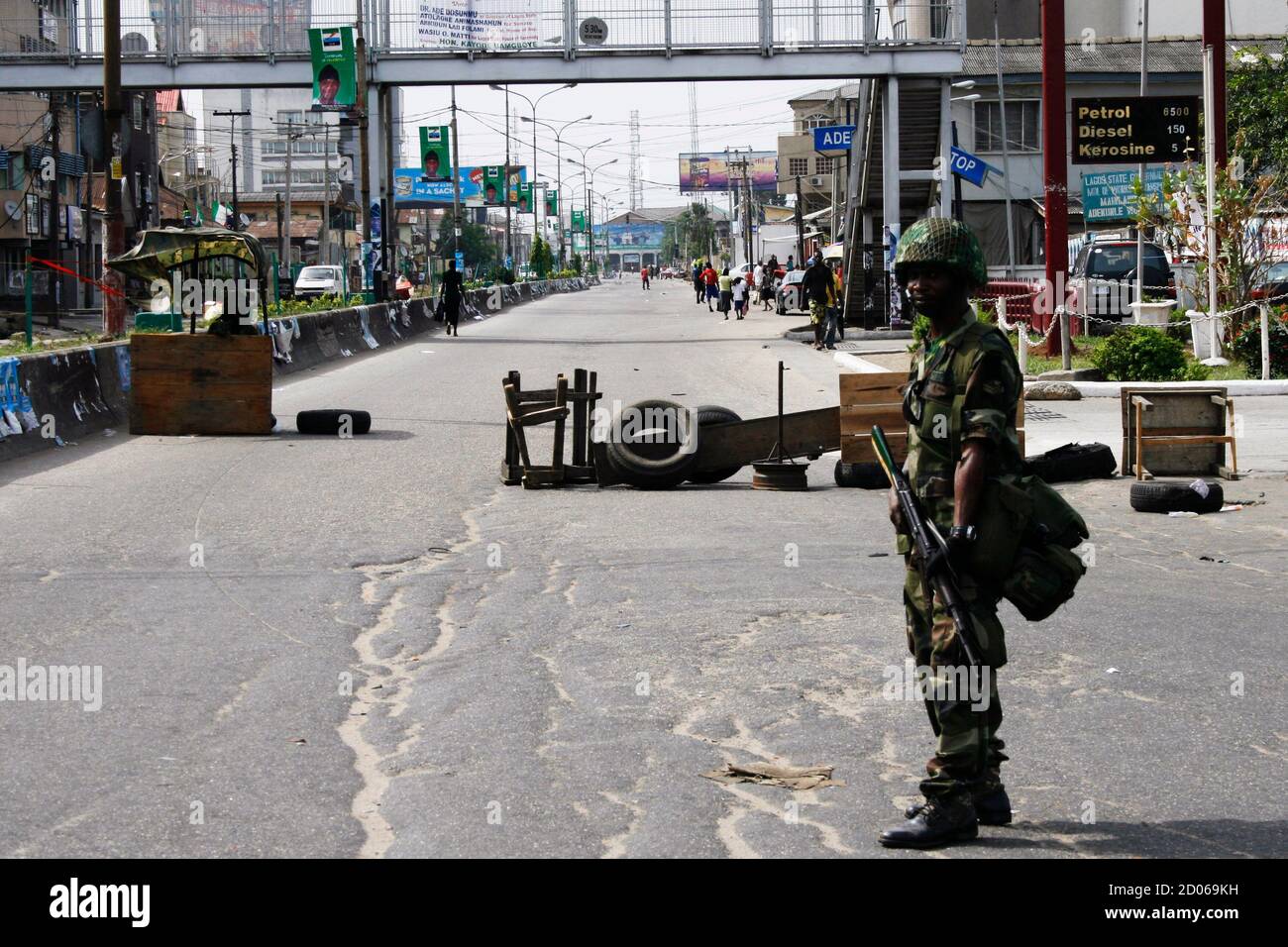 Nigerian soldier hi-res stock photography and images - Alamy