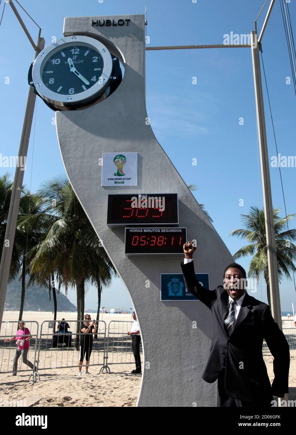Rio beach clock hi-res stock photography and images - Alamy