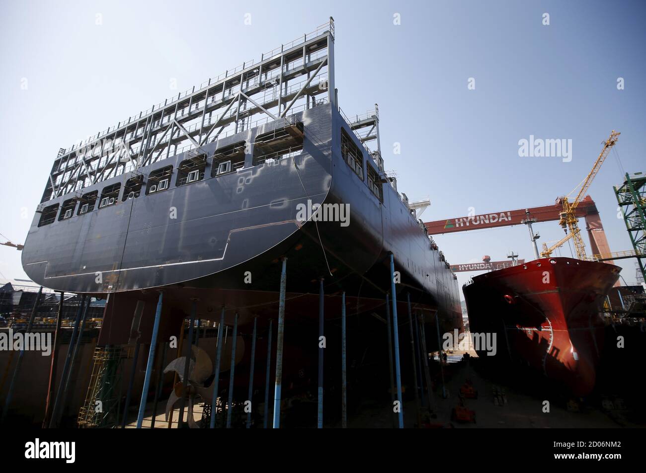 Shipyard hyundai heavy industries seen hi-res stock photography and ...