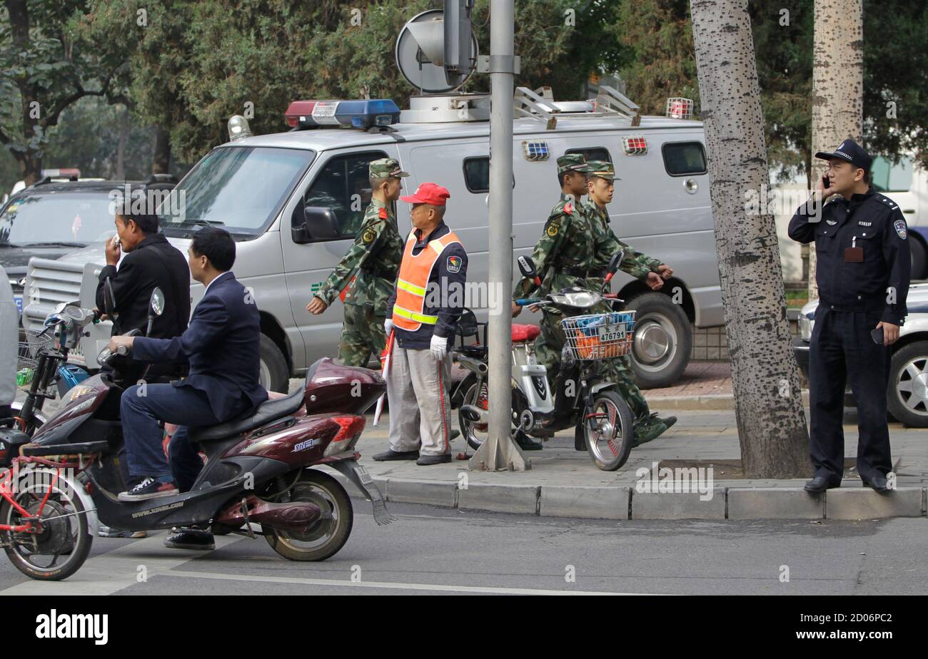 China police dispute hi-res stock photography and images - Alamy