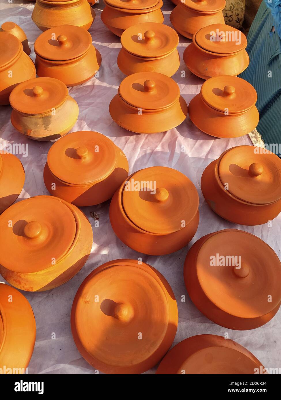 Earthen cookware hi-res stock photography and images - Alamy