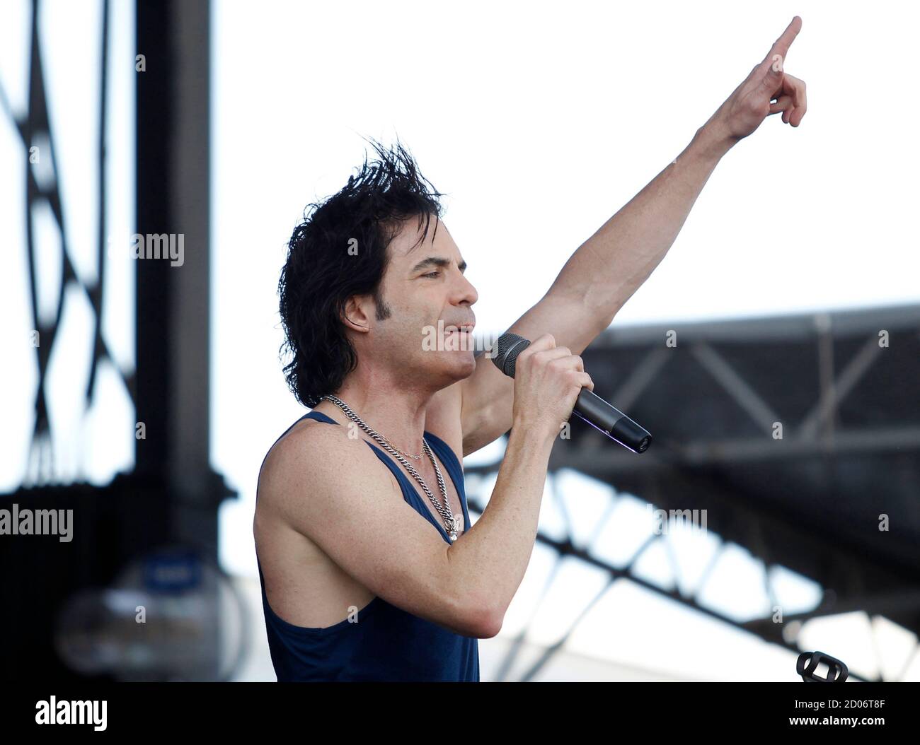 Pat monahan lead singer band hi-res stock photography and images - Alamy