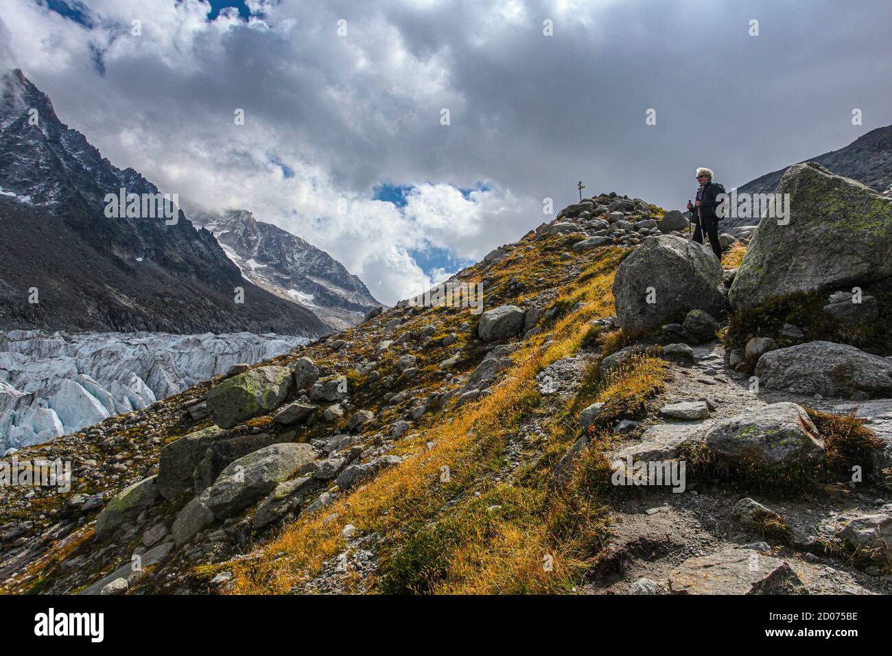 Glaciated hanging valley hi-res stock photography and images - Alamy