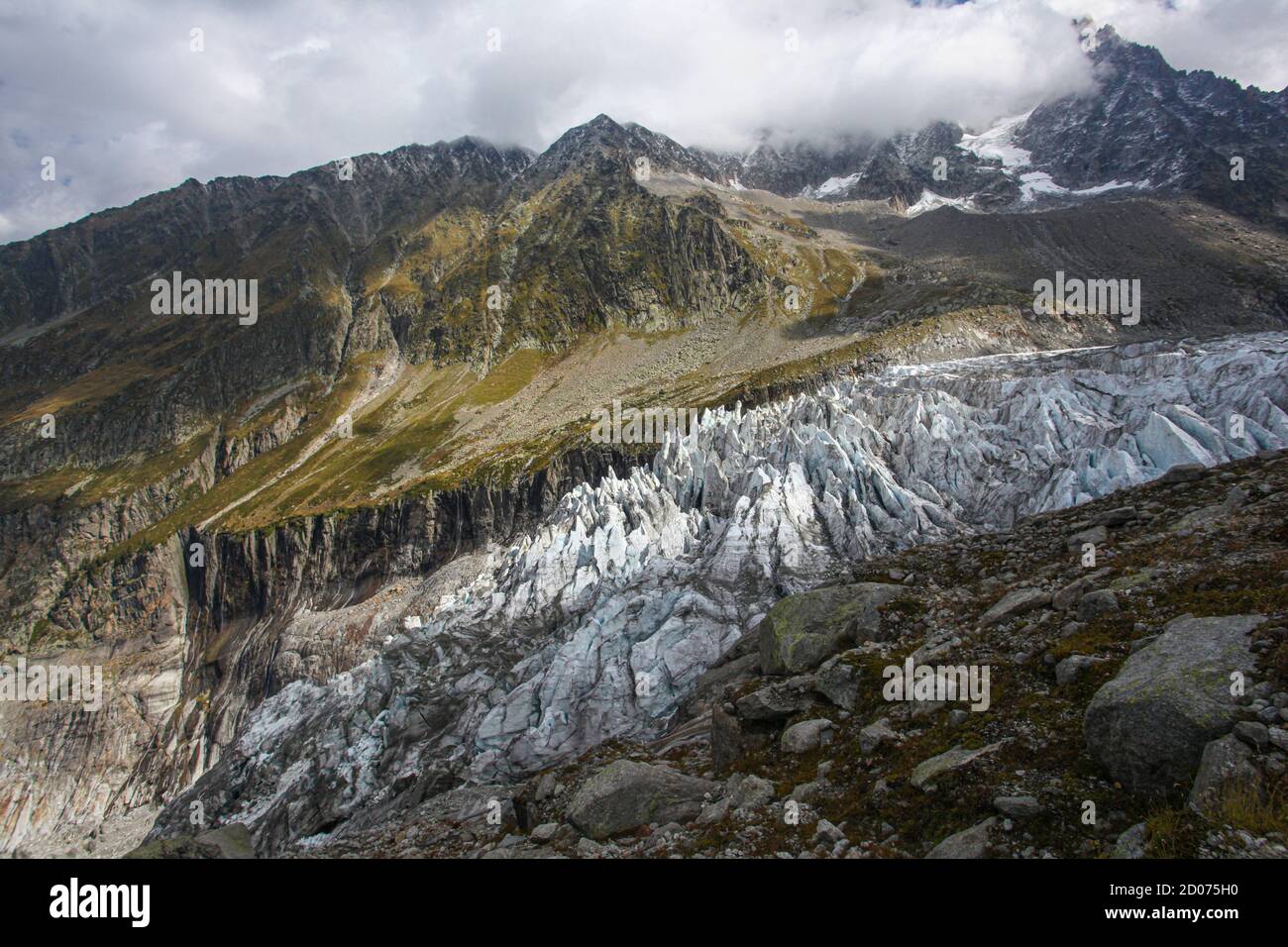 Glaciated hanging valley hi-res stock photography and images - Alamy