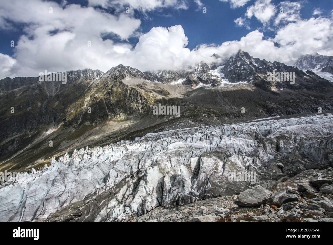 Hanging Valley Glacier High Resolution Stock Photography and Images - Alamy