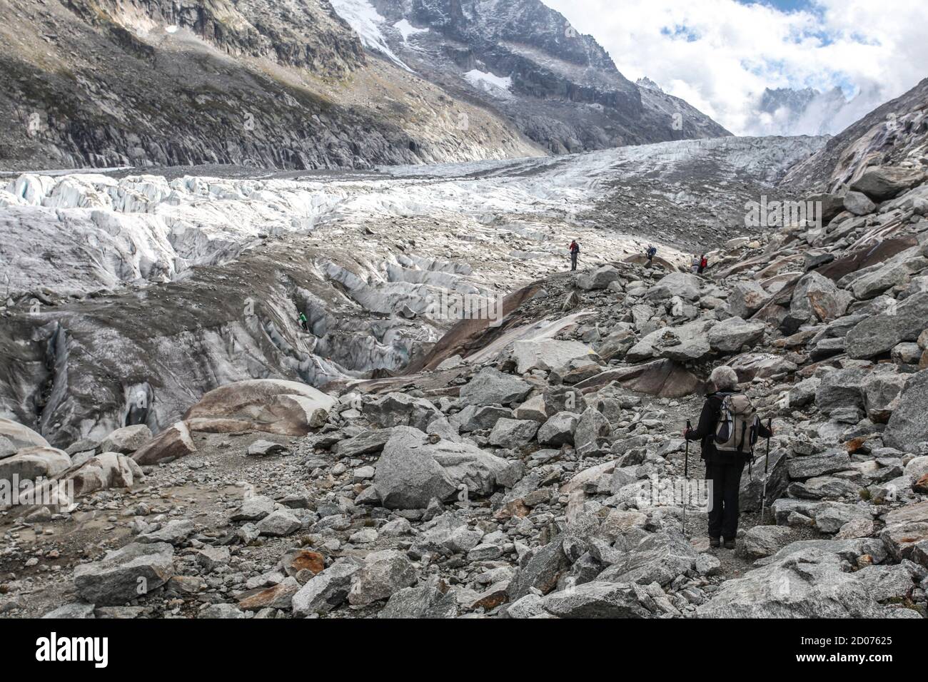 Glaciated hanging valley hi-res stock photography and images - Alamy