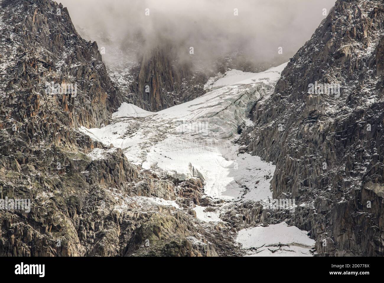 Glaciated hanging valley hi-res stock photography and images - Alamy