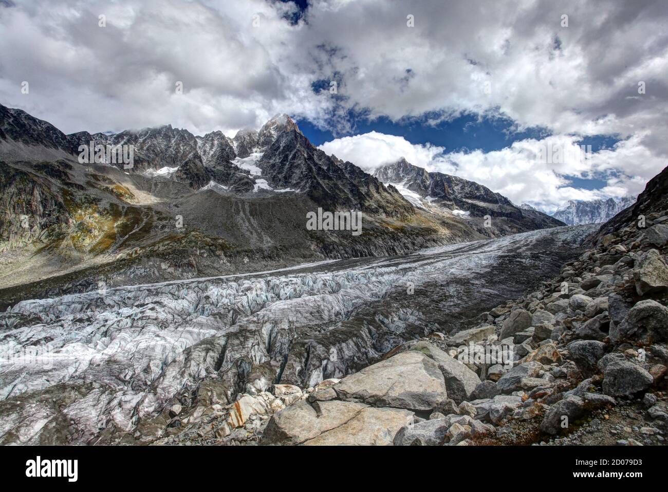 Hanging Valley Glacier High Resolution Stock Photography and Images - Alamy