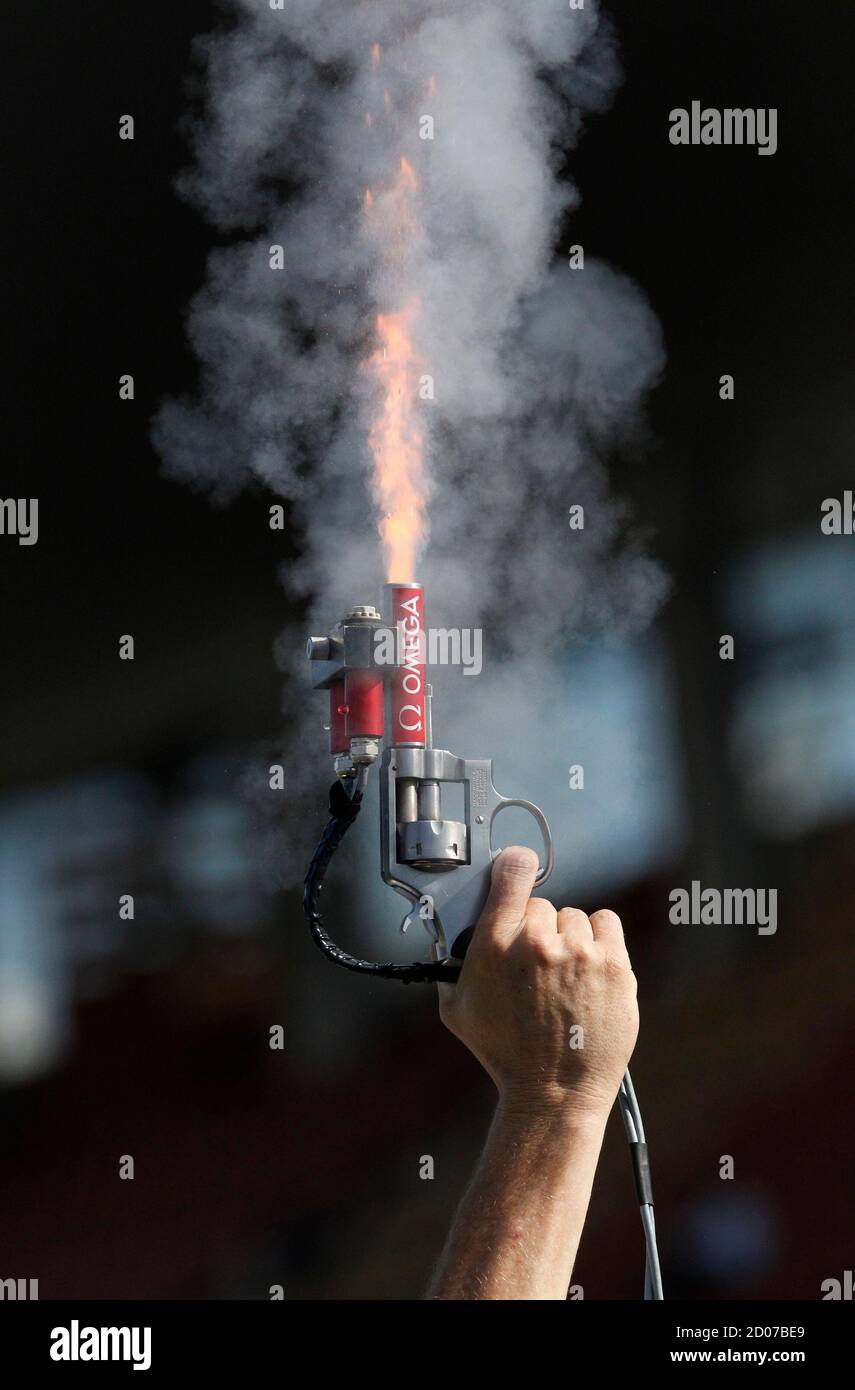 Athletics gun hi-res stock photography and images - Alamy